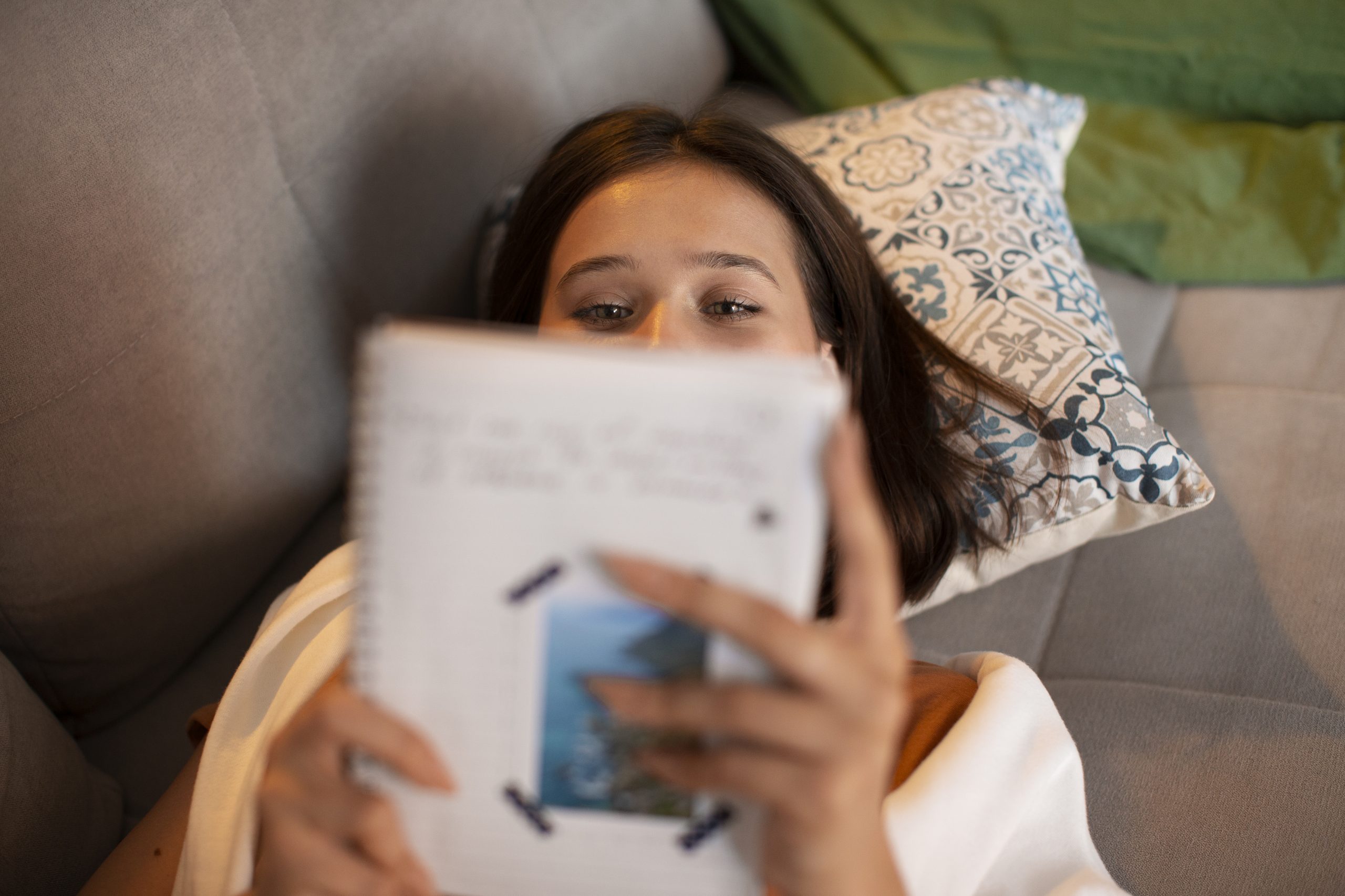 7 Journal Prompts To Help Ease Depression Symptoms - Telapsychiatry